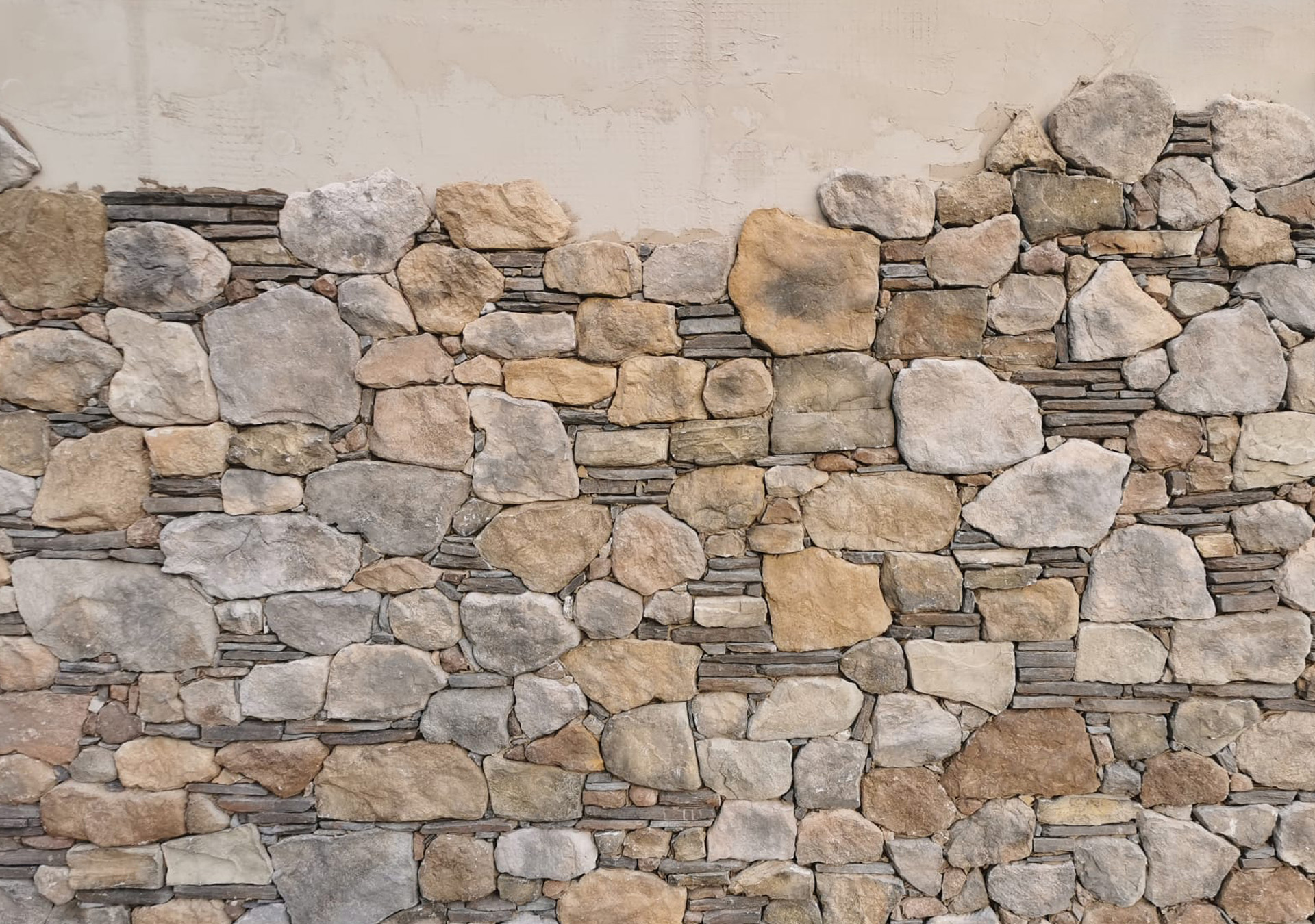 Rivestimento in pietra ricostruita su edifici con cappotto. Test del ...